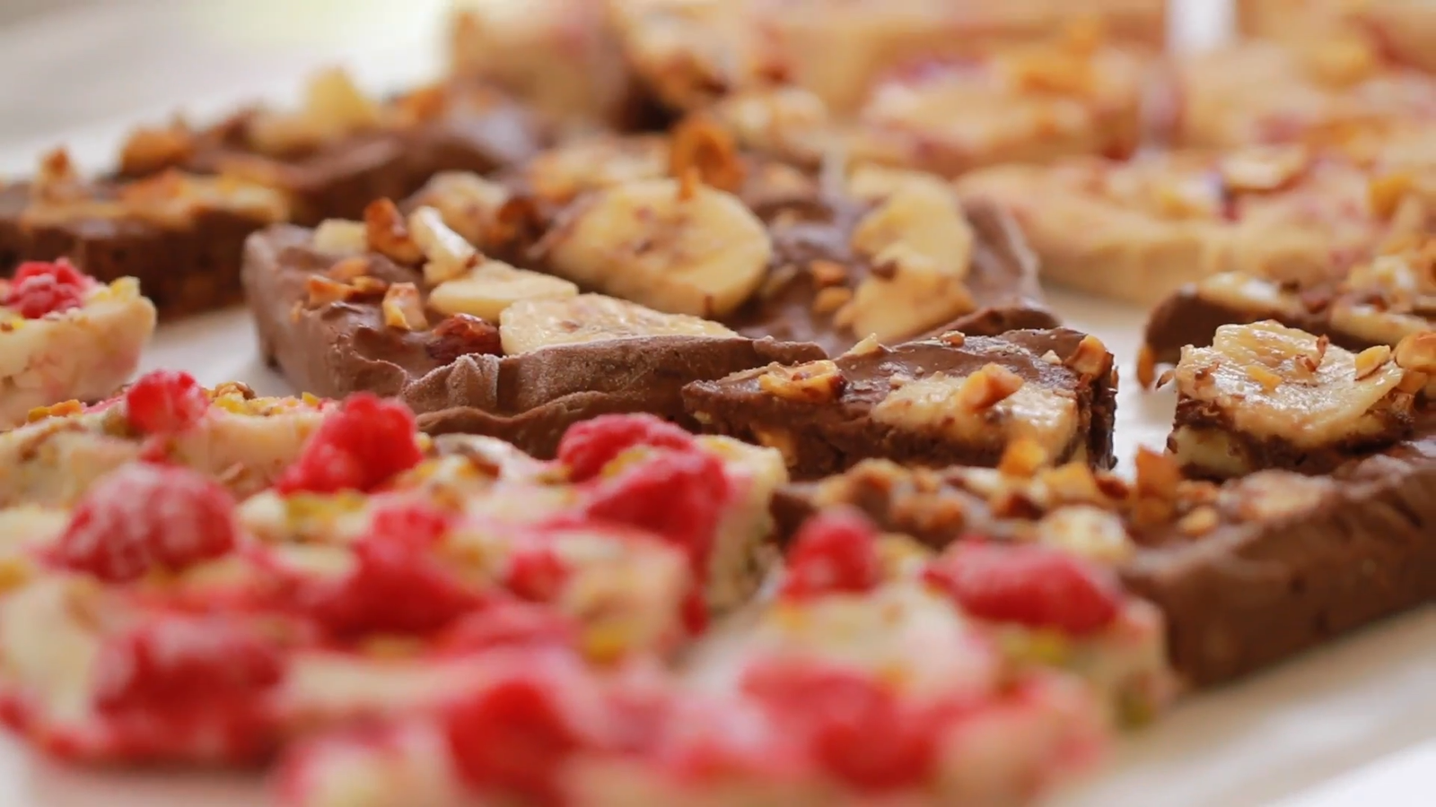 How To Make Frozen Yogurt Bark – Easy, Healthy, and Kid-Friendly